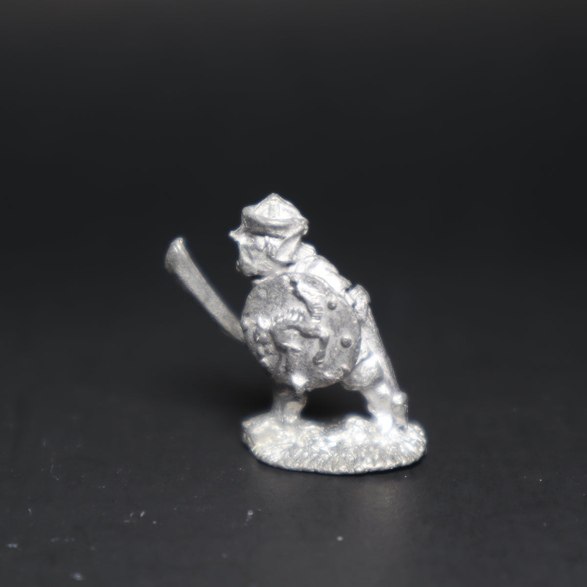 Orcs and Goblins, Citadel FF20, Goblin w. Sword – Black Arrow Minis